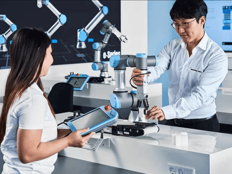 How Cobots Improve Efficiency in Cleanroom Manufacturing?